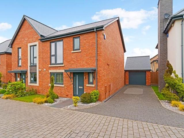 3 Bedroom Semi Detached House To Rent In Buzzard Close, Stratford Upon Avon, CV37