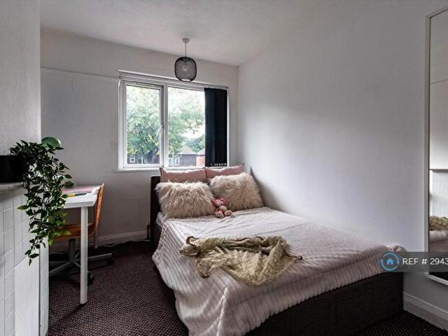 3 Bedroom Semi Detached House To Rent In Beeston Road, Nottingham, NG7