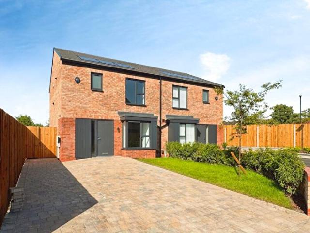 3 Bedroom Semi Detached House To Rent In Brickyard Close, Levenshulme, Manchester, M19