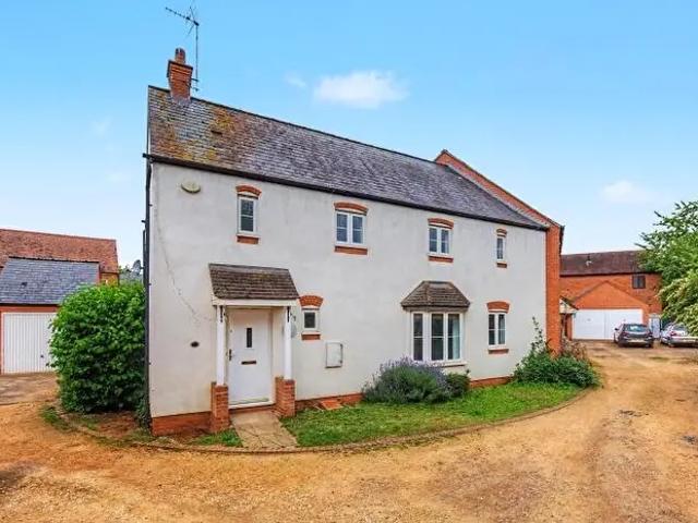 3 Bedroom Semi Detached House To Rent In Chamomile Place Banbury, OX16