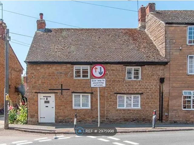 3 Bedroom Semi Detached House To Rent In Chapel Square, Deddington, Banbury, OX15