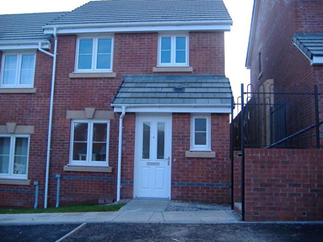 3 Bedroom Semi Detached House To Rent In Clos Gwaith Brics, Tondu, Bridgend CF32