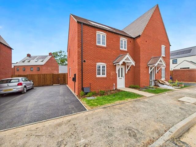 3 Bedroom Semi Detached House To Rent In Colchester Crescent, Towcester, NN12