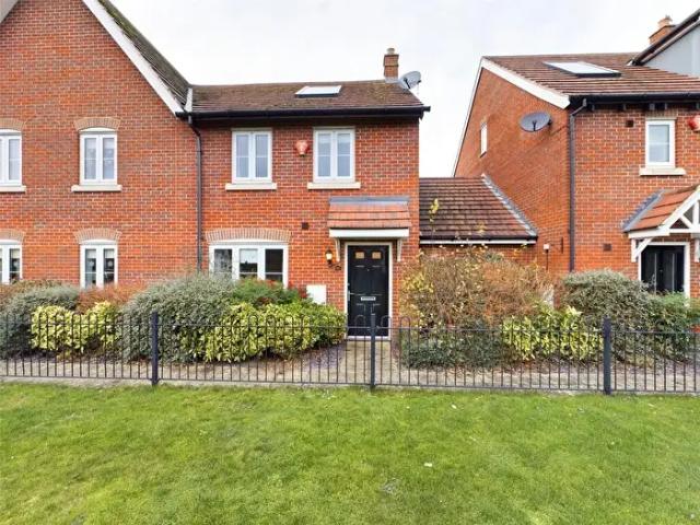3 Bedroom Semi Detached House To Rent In Corbetts Way, Thame, OX9