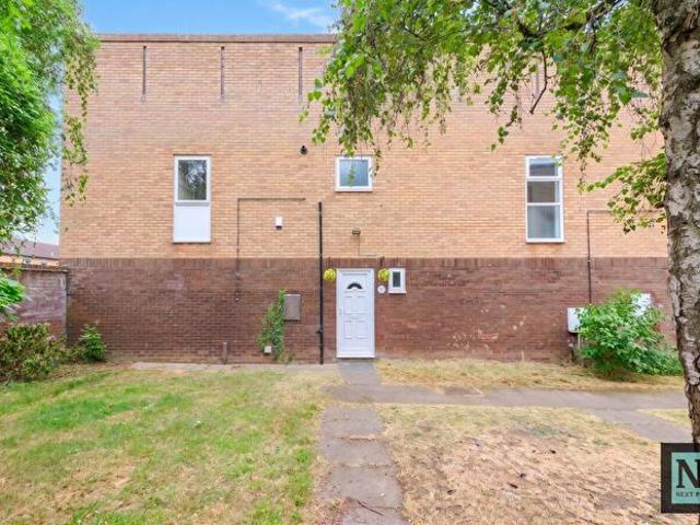 3 Bedroom Semi Detached House To Rent In Crossfell, Wilnecote, B77