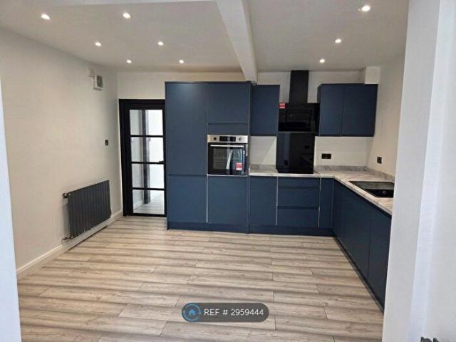 3 Bedroom Semi Detached House To Rent In Crossley St, Nottingham, NG5