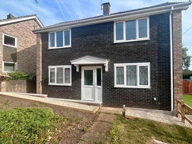3 Bedroom Semi Detached House To Rent In Dover Avenue, Banbury, OX16