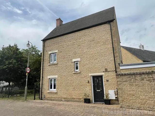 3 Bedroom Semi Detached House To Rent In Drake Lane, Witney, OX28