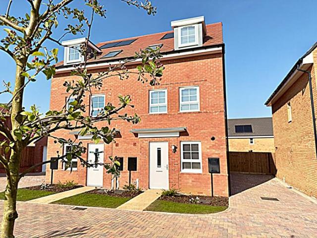 3 Bedroom Semi Detached House To Rent In Drury Way Northampton, NN6