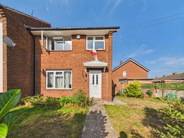 3 Bedroom Semi Detached House To Rent In Farneworth Road, Mickleover, DE3