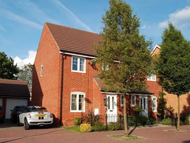 3 Bedroom Semi Detached House To Rent In Foskett Way, Aylesbury, Buckinghamshire, HP21