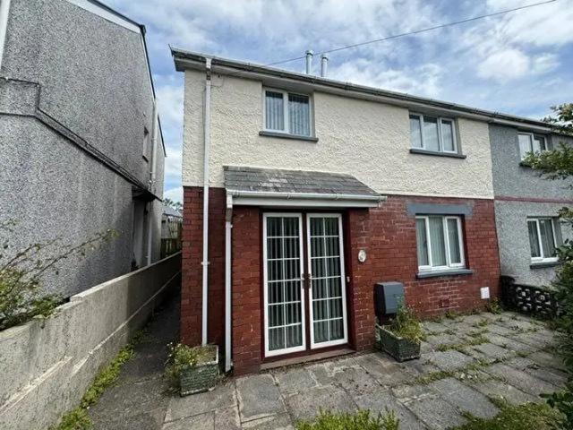 3 Bedroom Semi Detached House To Rent In Fountain Hall Terrace, Carmarthen, SA31