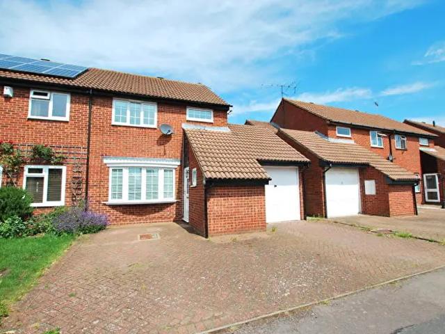 3 Bedroom Semi Detached House To Rent In Gemini Close, LU7