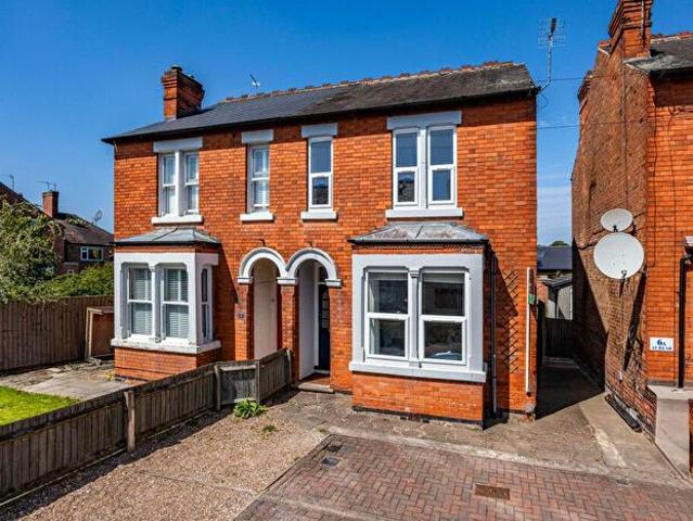 3 Bedroom Semi Detached House To Rent In Hardwick Grove, West Bridgford, NG2