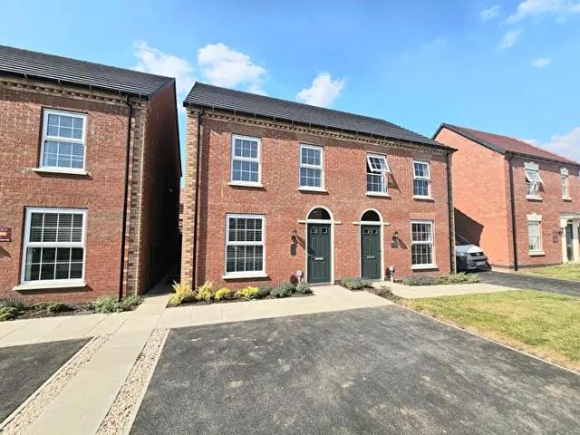 3 Bedroom Semi Detached House To Rent In Hatter Close, Hugglescote, LE67