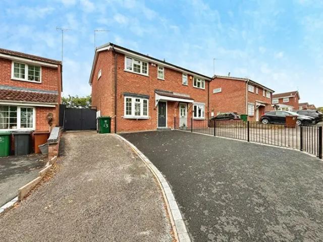 3 Bedroom Semi Detached House To Rent In Heron Drive, Woodville, DE11