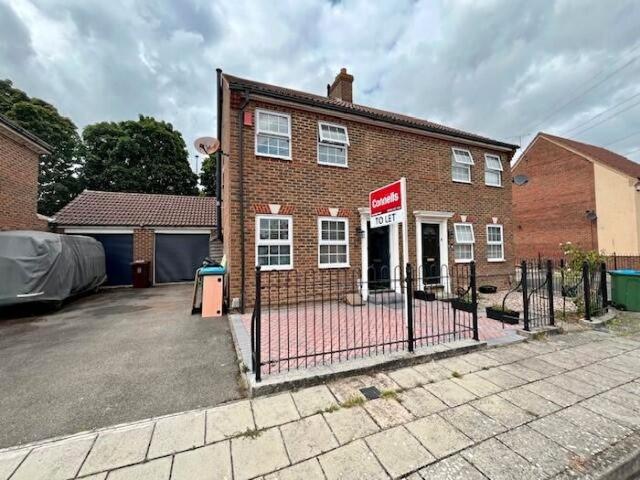 3 Bedroom Semi Detached House To Rent In Horton Close, Fairford Leys, HP19