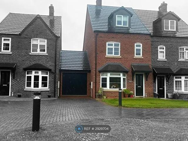 3 Bedroom Semi Detached House To Rent In Lutterworth Road, Leicester, LE8