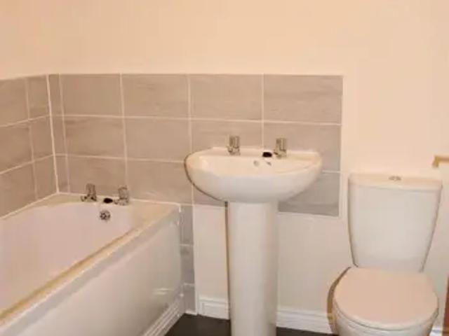 3 Bedroom Semi Detached House To Rent In Levetts Close, DE24