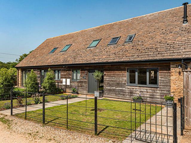 3 Bedroom Semi Detached House To Rent In Little Tew, OX7