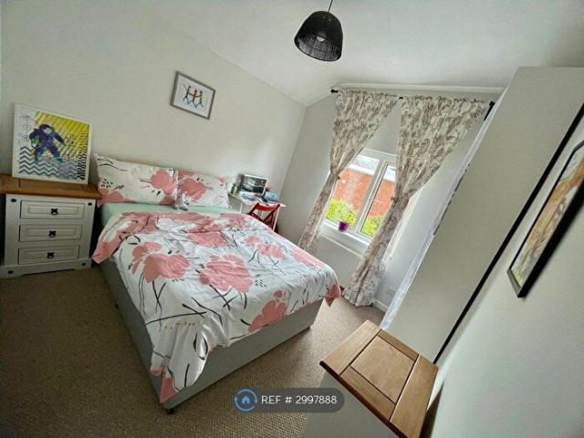3 Bedroom Semi Detached House To Rent In Loyd Road, Northampton, NN1