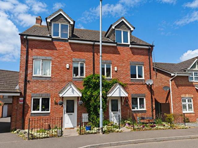 3 Bedroom Semi Detached House To Rent In Rochester Road, Corby, NN18