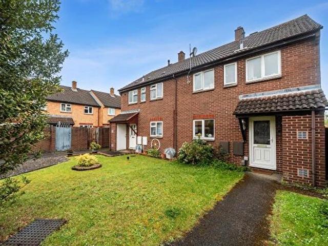 3 Bedroom Semi Detached House To Rent In Rochford Gardens, Bicester, OX26