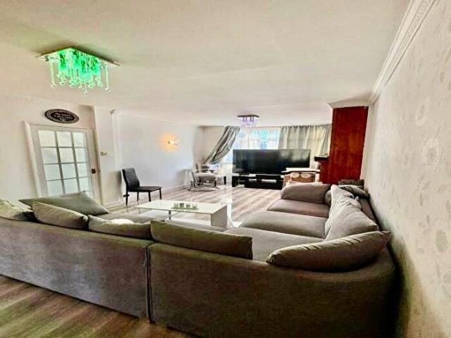 3 Bedroom Semi Detached House To Rent In Roland Avenue, London, West Midlands, CV6