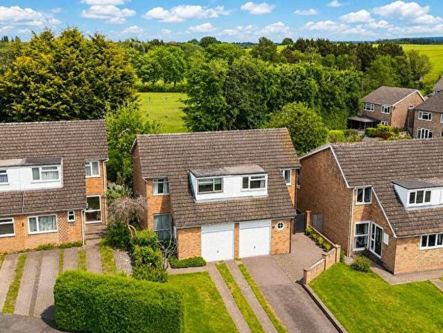 3 Bedroom Semi Detached House To Rent In Roundhead Drive, Thame, OX9