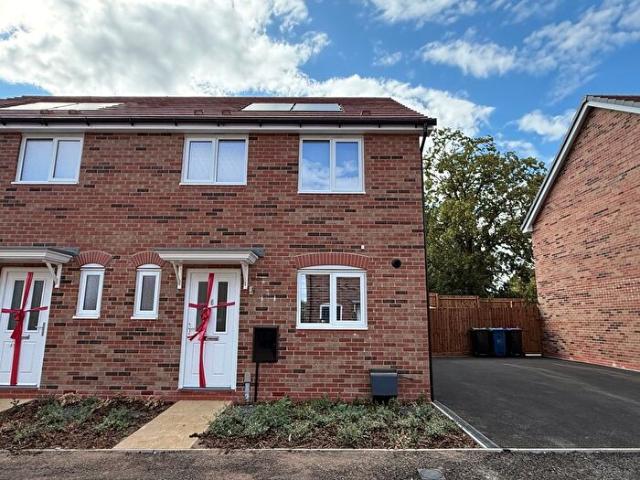 3 Bedroom Semi Detached House To Rent In Starina Avenue, Nottingham, NG12
