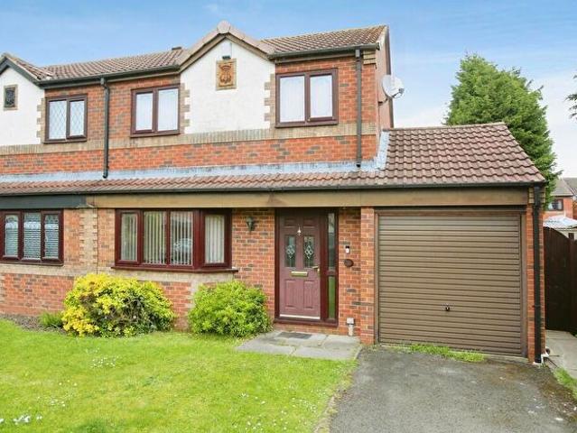3 Bedroom Semi Detached House To Rent In Sherwood Close, CV9