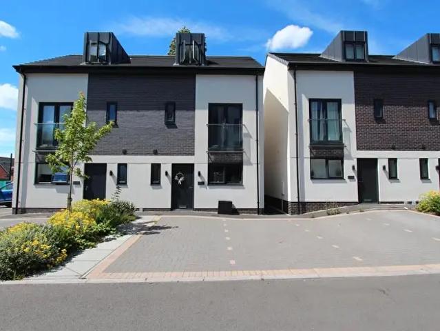 3 Bedroom Semi Detached House To Rent In Tulip Street, Beeston, NG9
