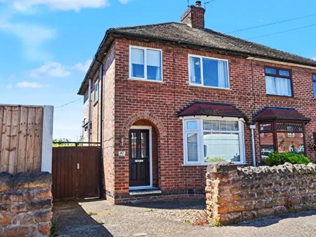 3 Bedroom Semi Detached House To Rent In West Crescent, Beeston, NG9