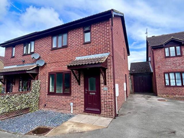 3 Bedroom Semi Detached House To Rent In Westminster Way, Banbury, OX16
