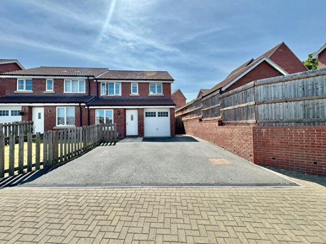 3 Bedroom Semi Detached House To Rent In Woodpecker Lane, Raunds, North Northamptonshire, NN9