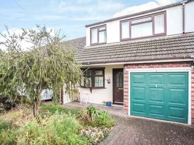3 bedroom Semi Detached House to rent, Lansdowne Close, Bedwor.