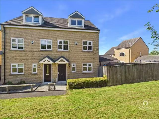 3 bedroom Semi Detached House to rent, Pattinson Drive, Ryton.