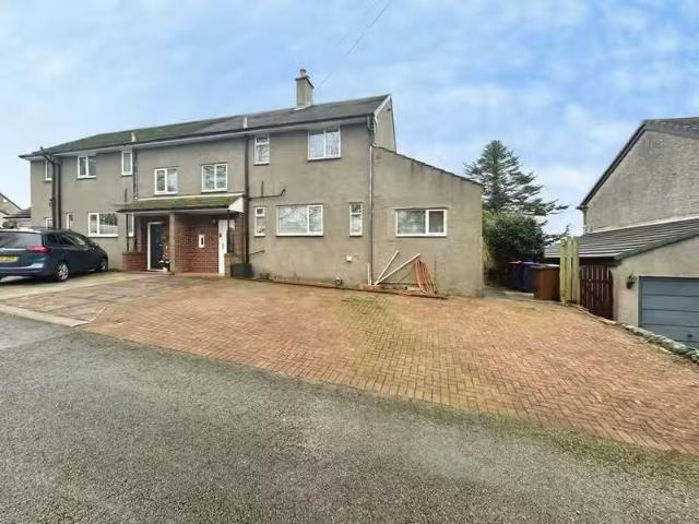 3 bedroom Semi Detached House to rent, Pelham Drive, Calderbri.