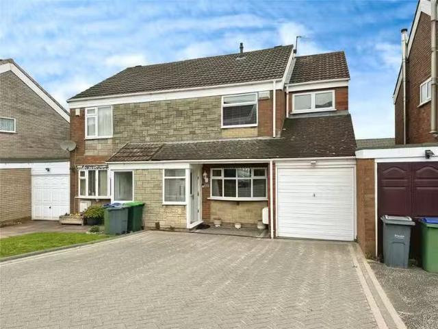 3 bedroom Semi Detached House to rent, Penrice Drive, Tividale.