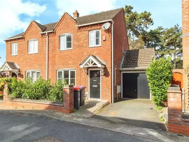 3 bedroom Semi Detached House to rent, Pooler Close, Wellingto.