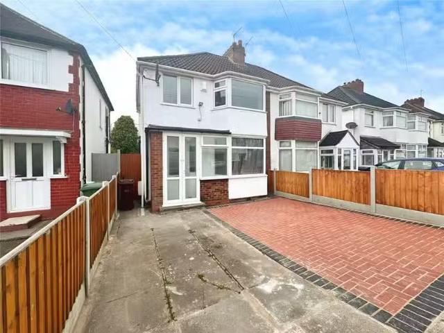 3 bedroom Semi Detached House to rent, Prestwood Avenue, Wolve.