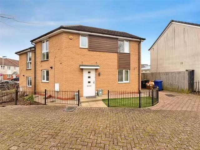 3 bedroom Semi Detached House to rent, Priory Road, Dudley, DY.