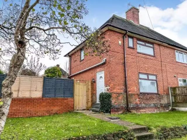 3 bedroom Semi Detached House to rent, Raymede Drive, Nottingh.
