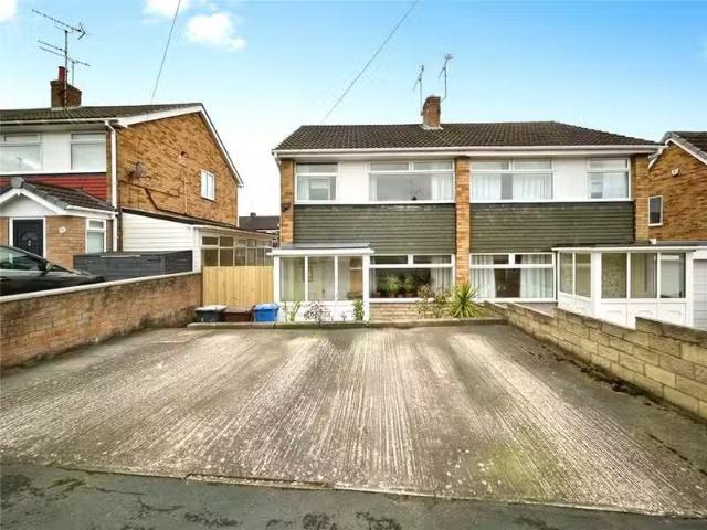 3 bedroom Semi Detached House to rent, Reaper Crescent, High G.
