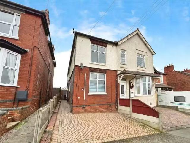 3 bedroom Semi Detached House to rent, Sunnyside, Newhall, DE1.