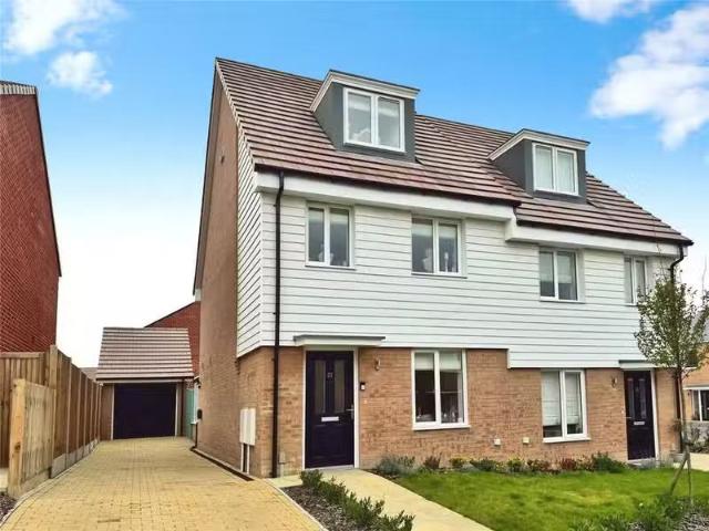 3 bedroom Semi Detached House to rent, Sea View Avenue, Walmer.