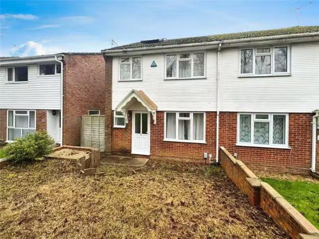 3 bedroom Semi Detached House to rent, Simmons Walk, Basingsto.