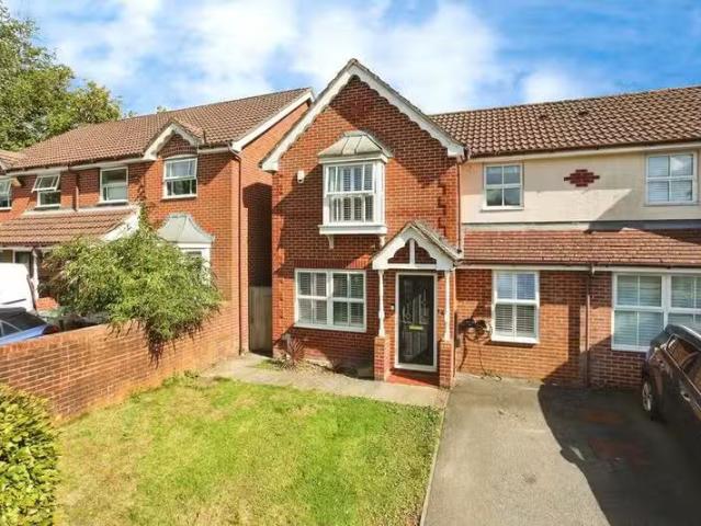 3 bedroom Semi Detached House to rent, Teise Close, Tunbridge.