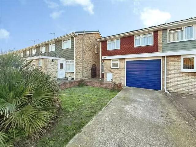 3 bedroom Semi Detached House to rent, Warren Avenue, Southsea.
