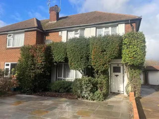 3 bedroom Semi Detached House to rent, Warren Road, Orpington.